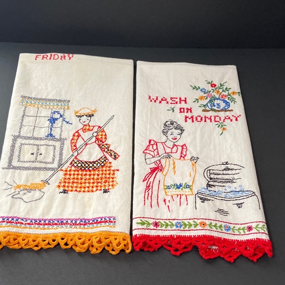 Kitchen | Vintage Embroidered Tea Towels Set 2 Days Of Week Crochet ...